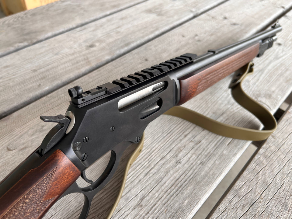 Picatinny Rail with Integrated Peep